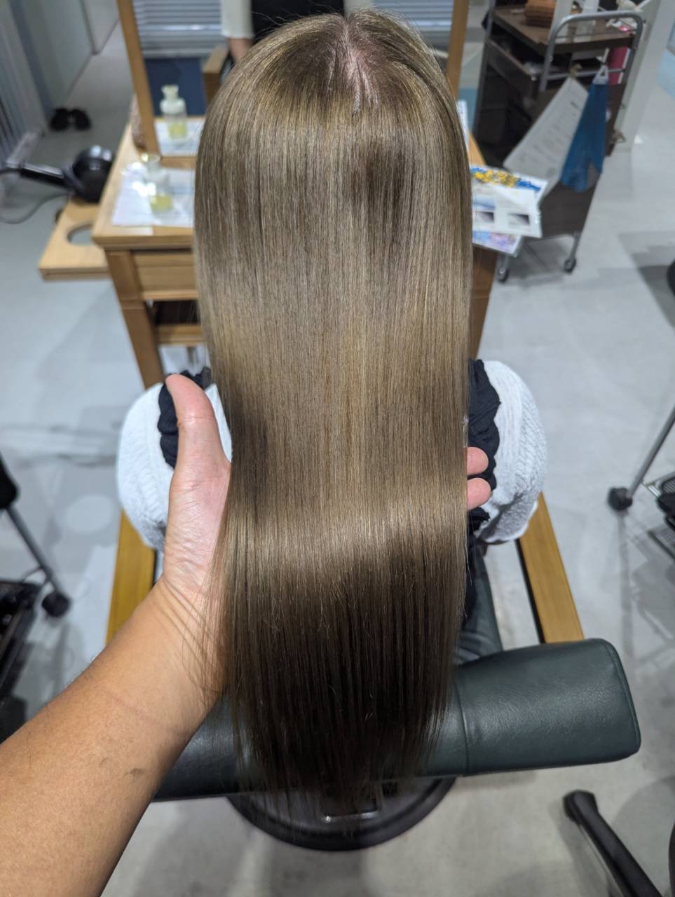 水素ストレートで京都府京都で1番傷まない縮毛矯正を叶える方法と美しい髪質改善の秘訣 | コラム | 大阪府の縮毛矯正ならパラゴン ヘアー
